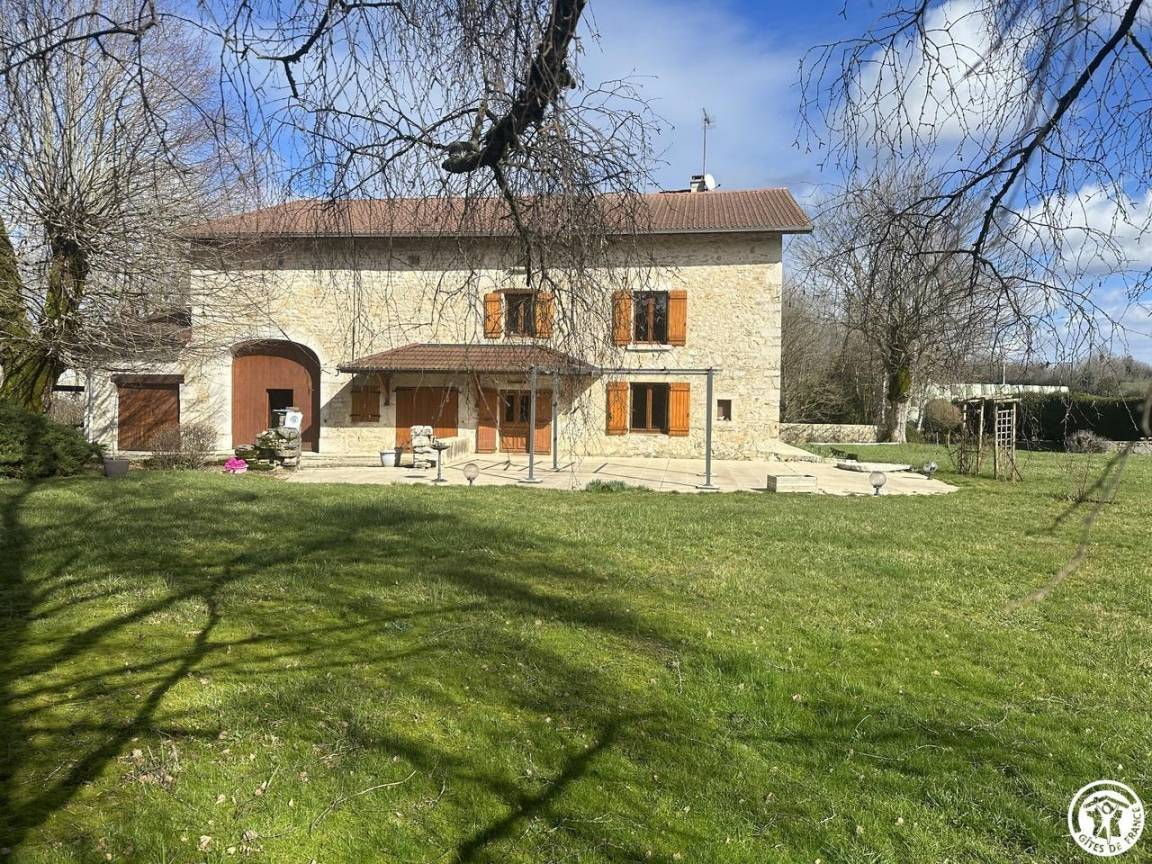 150 M² Gîte ∙ 3 Chambres ∙ 10 Personnes - Nantua