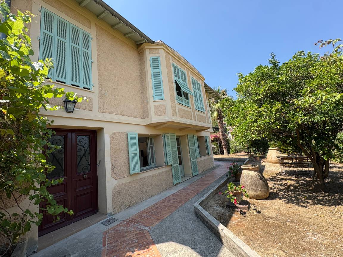 160 M² House ∙ 4 Bedrooms ∙ 7 Guests - Monaco