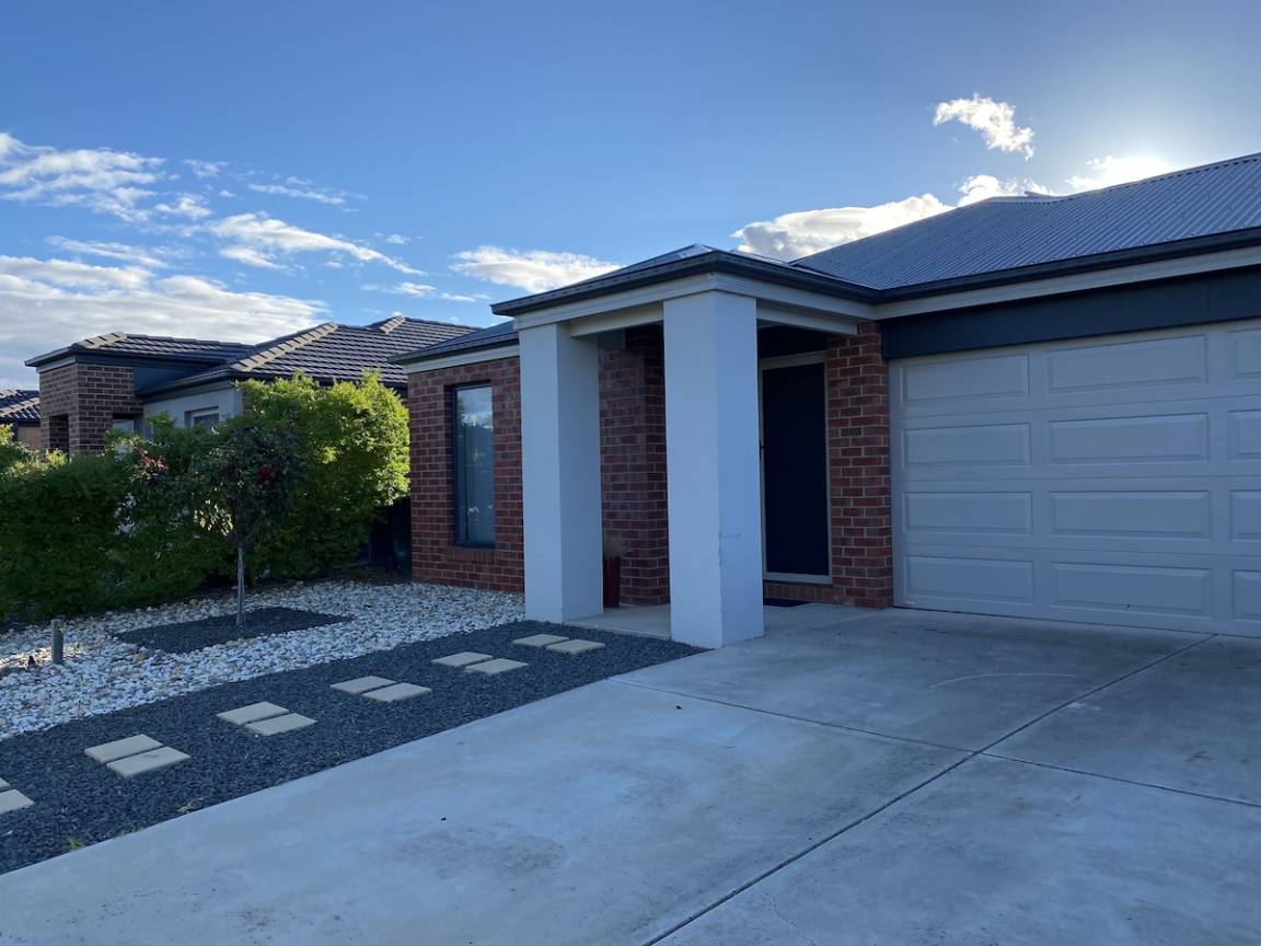 22 M² Talo ∙ 4 Makuuhuonetta ∙ 6 Vierasta - Bendigo