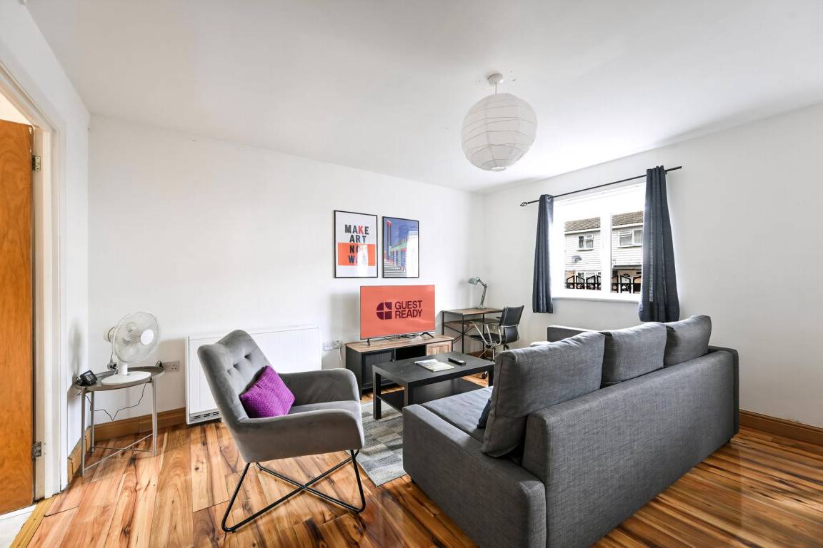 51 M² Apartment ∙ 2 Bedrooms ∙ 5 Guests - Ilford