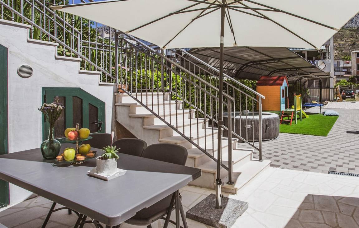160 M² Maisonette ∙ 4 Bedrooms ∙ 8 Guests - Postira