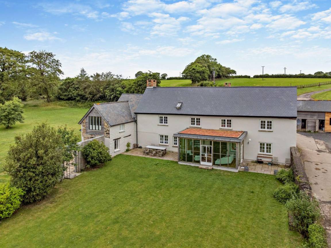 Cottage ∙ 6 Bedrooms ∙ 14 Guests - Dulverton
