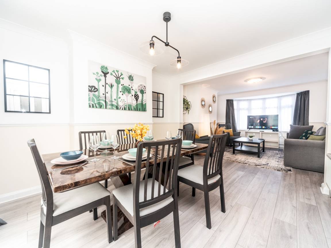 186 M² House ∙ 4 Bedrooms ∙ 8 Guests - Dartford