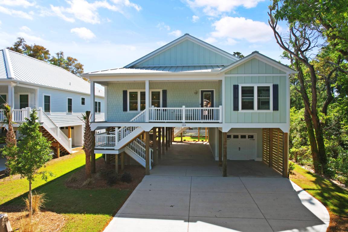 House ∙ 4 Bedrooms ∙ 12 Guests - Oak Island, NC