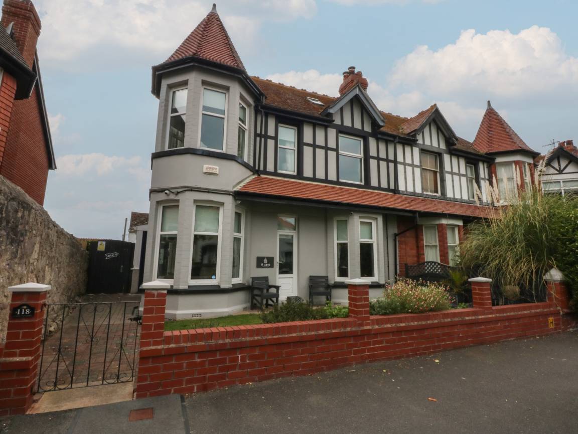 Cottage ∙ 4 Bedrooms ∙ 8 Guests - Llandudno