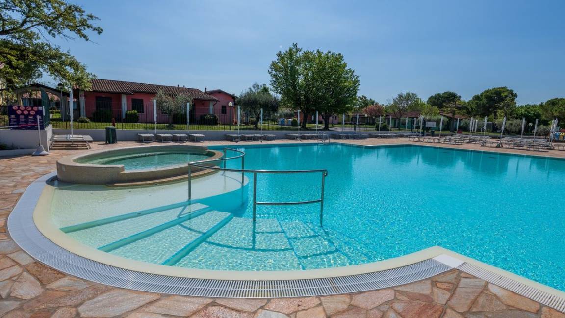 33 M² Appartement ∙ 3 Chambres ∙ 6 Personnes - Sirmione