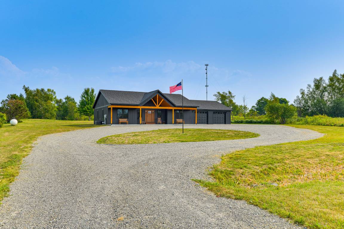 148 M² House ∙ 4 Bedrooms ∙ 12 Guests - Gananoque