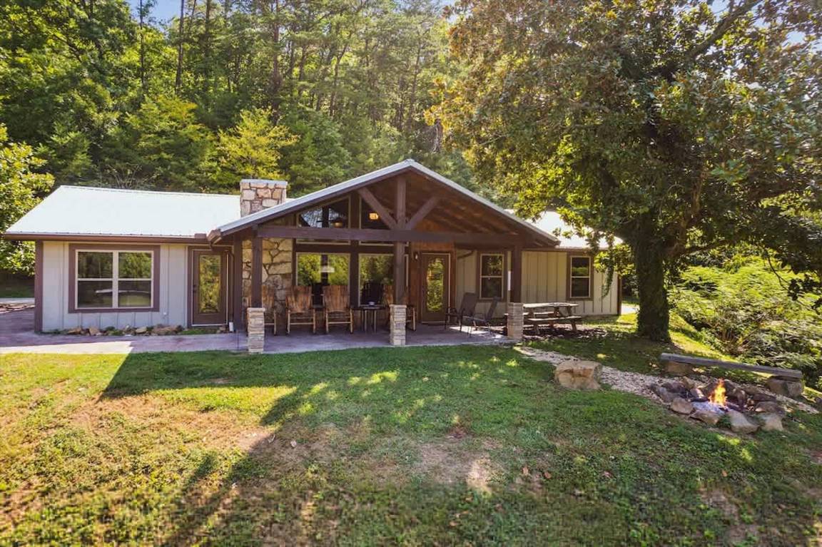 Apartment ∙ 3 Bedrooms ∙ 9 Guests - Pigeon Forge, TN