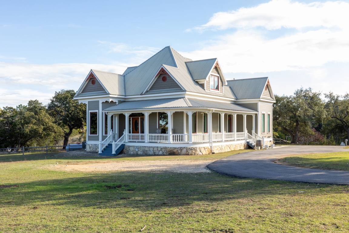 House ∙ 4 Bedrooms ∙ 10 Guests - Dripping Springs, TX