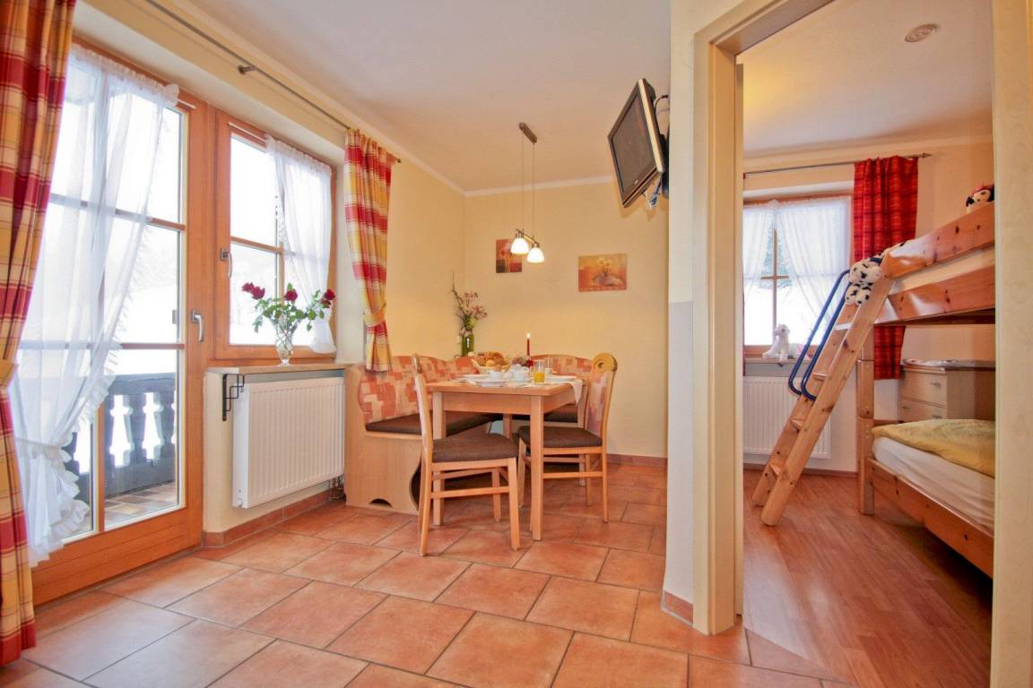 45 M² Ferienwohnung ∙ 2 Schlafzimmer ∙ 4 Gäste - Chiemsee