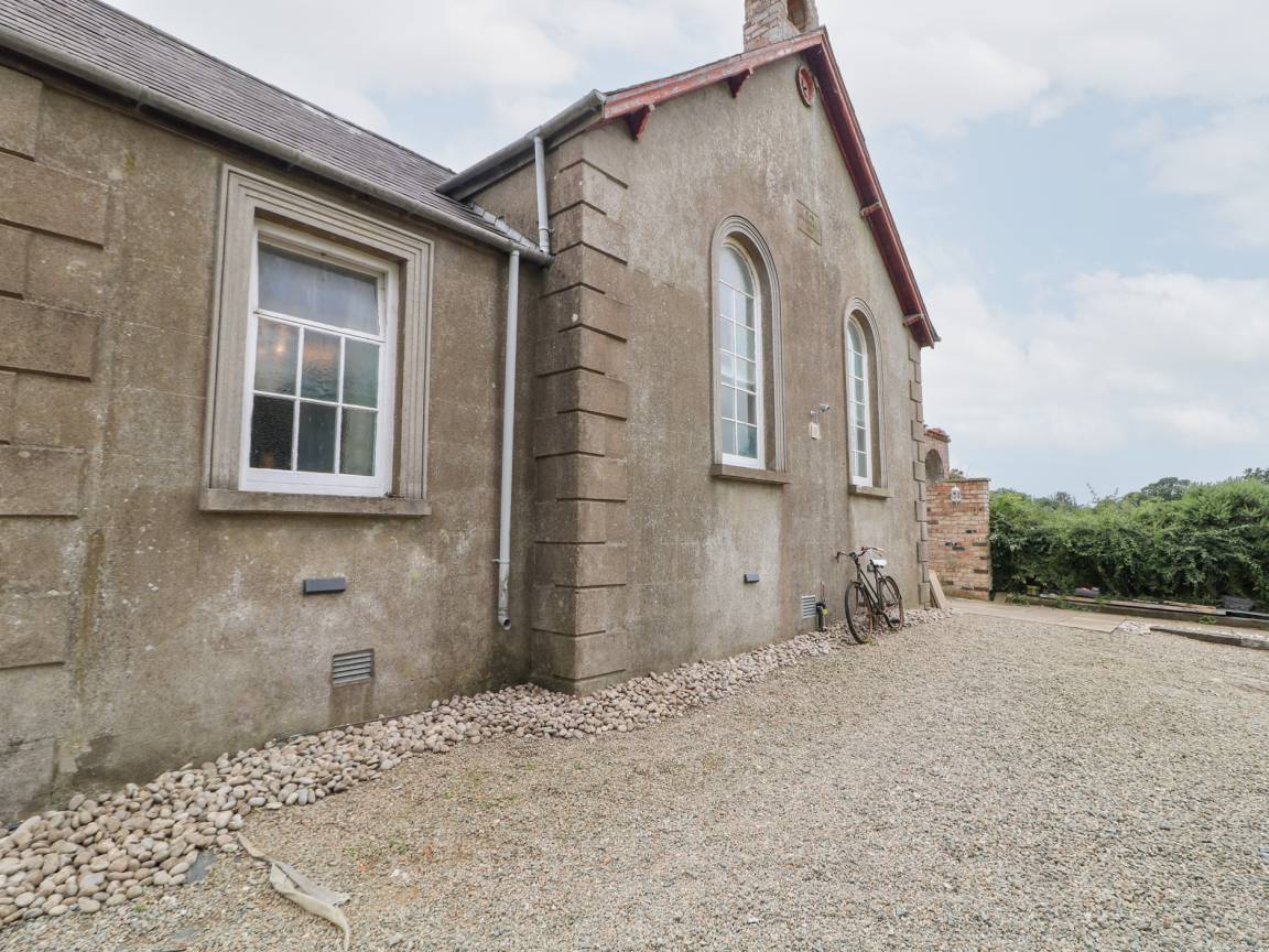 Cottage ∙ 8 Bedrooms ∙ 15 Guests - Antrim
