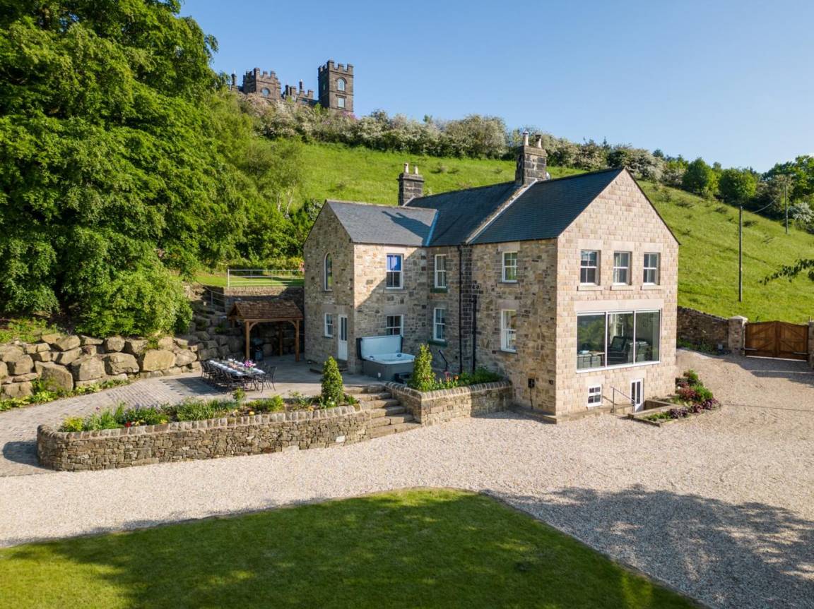 Cottage ∙ 7 Bedrooms ∙ 14 Guests - Wirksworth