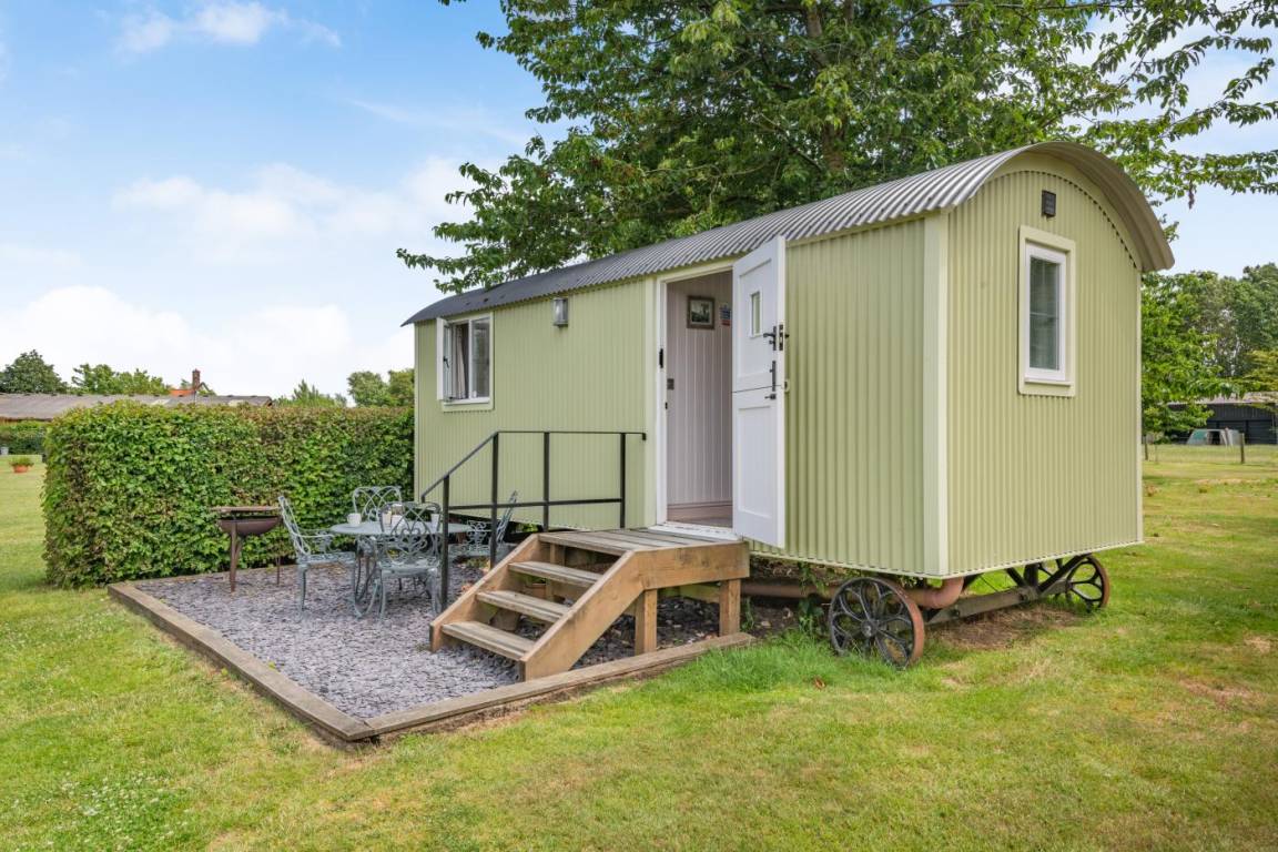 Cottage ∙ 2 Bedrooms ∙ 4 Guests - Beccles