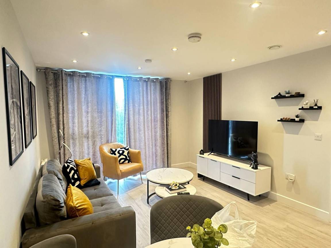 90 M² Huoneisto ∙ 2 Makuuhuonetta ∙ 6 Vierasta - Salford