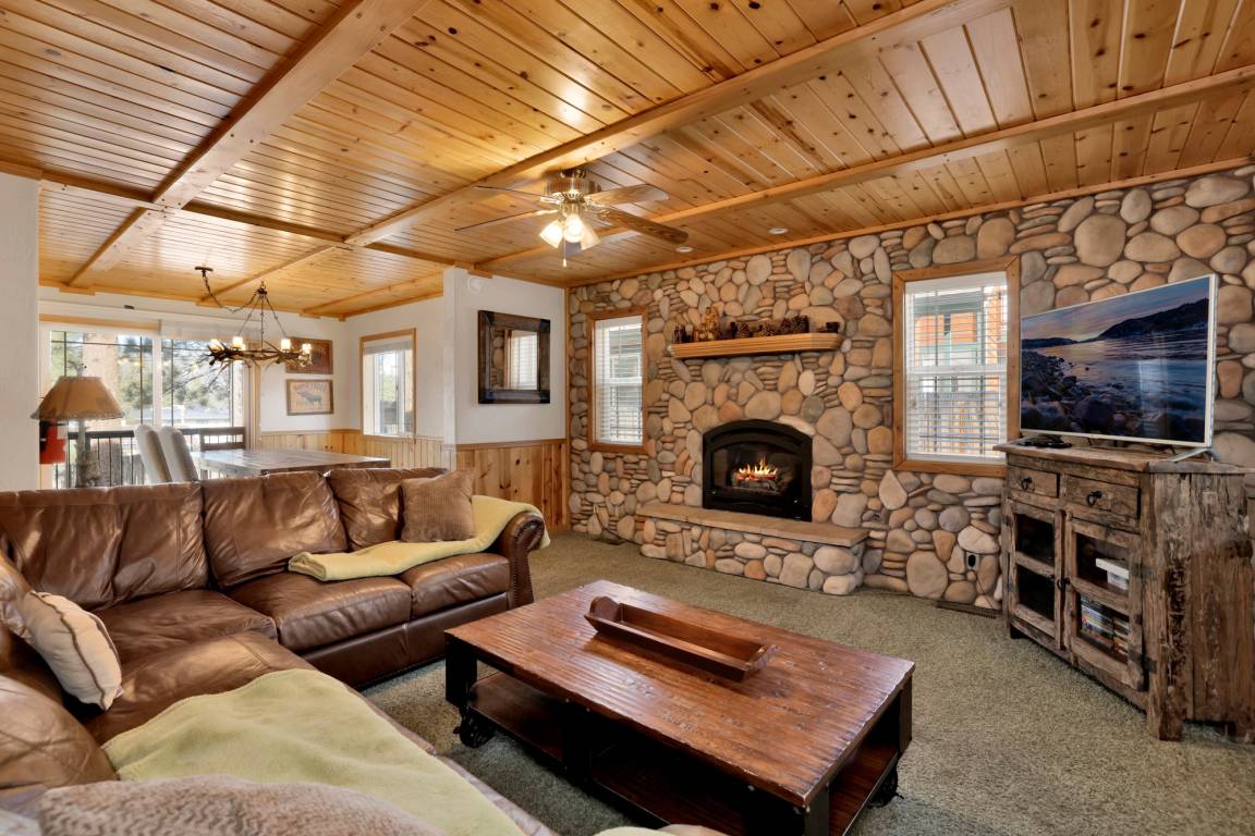 279 M² Cabin ∙ 6 Bedrooms ∙ 14 Guests - Big Bear Lake, CA