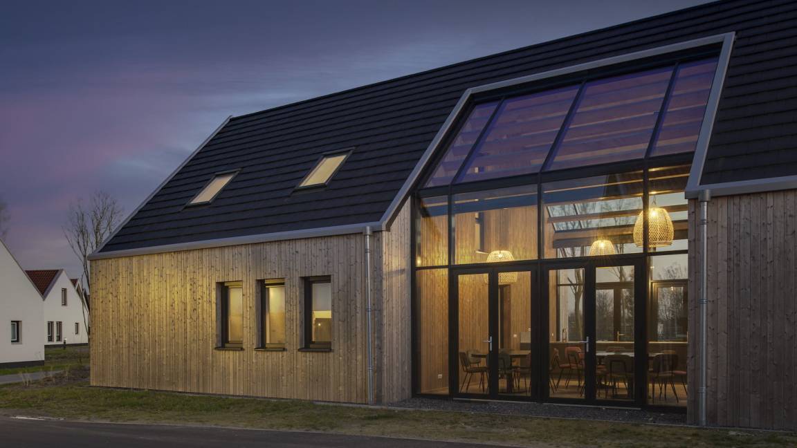 273 M² House ∙ 10 Bedrooms ∙ 20 Guests - Vlissingen