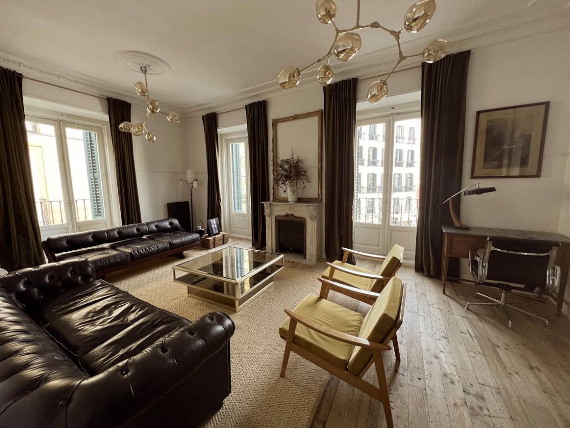 130 M² Apartamento ∙ 2 Quartos ∙ 4 Hóspedes - Madrid