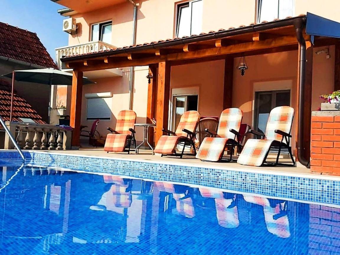 90 M² Apartment ∙ 2 Bedrooms ∙ 4 Guests - Kotor