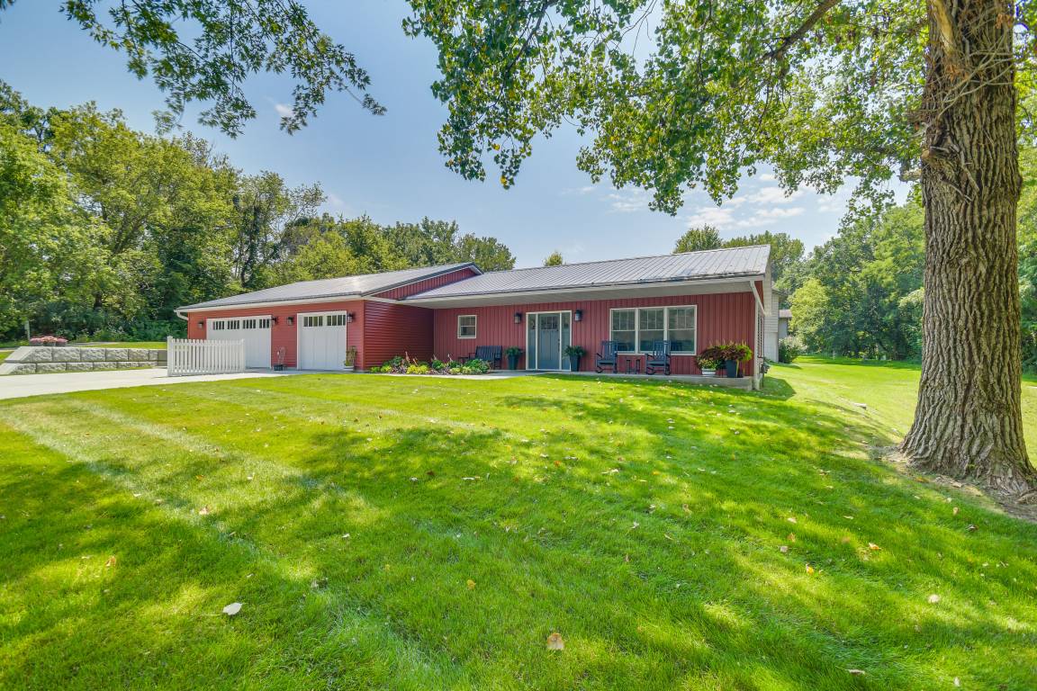 123 M² House ∙ 2 Bedrooms ∙ 4 Guests - Lake Carlton, IL