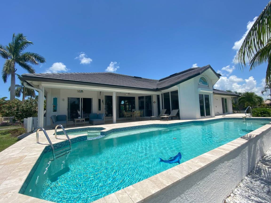 204 M² Villa ∙ 3 Bedrooms ∙ 6 Guests - Marco Island, FL