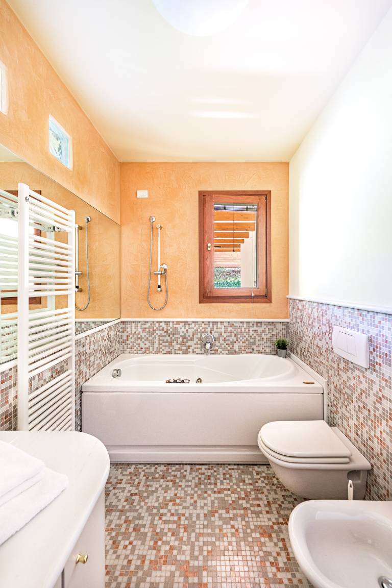 Villa ∙ 5 Bedrooms ∙ 10 Guests - Gardone Riviera