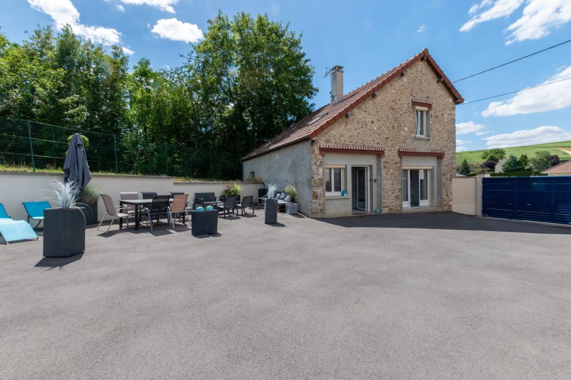 100 M² Gîte ∙ 2 Bedrooms ∙ 4 Guests - Marne