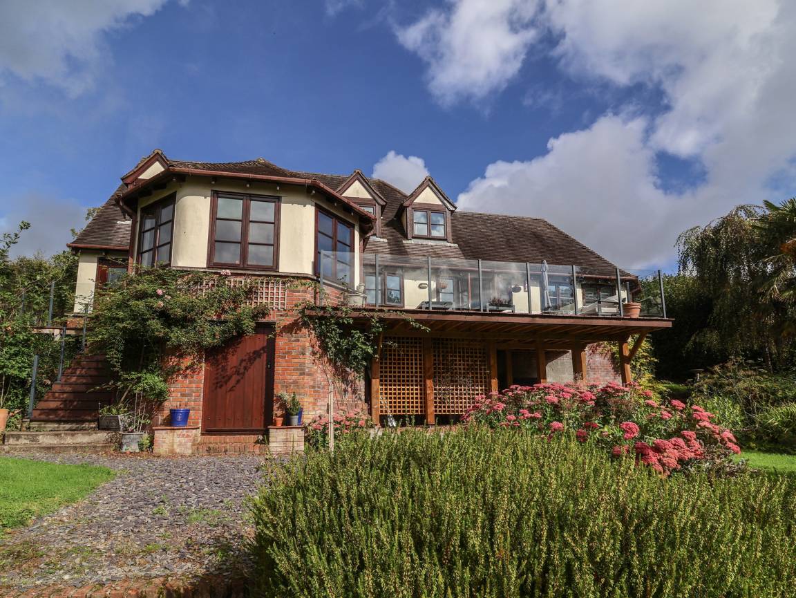 Cottage ∙ 5 Bedrooms ∙ 9 Guests - Barnstaple