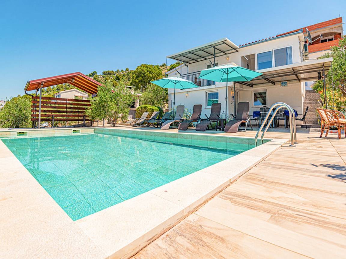 80 M² Ferienhaus ∙ 3 Schlafzimmer ∙ 6 Gäste - Primošten