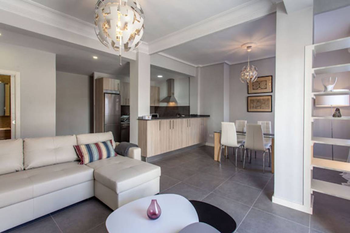 80 M² Apartment ∙ 2 Bedrooms ∙ 5 Guests - Valencia