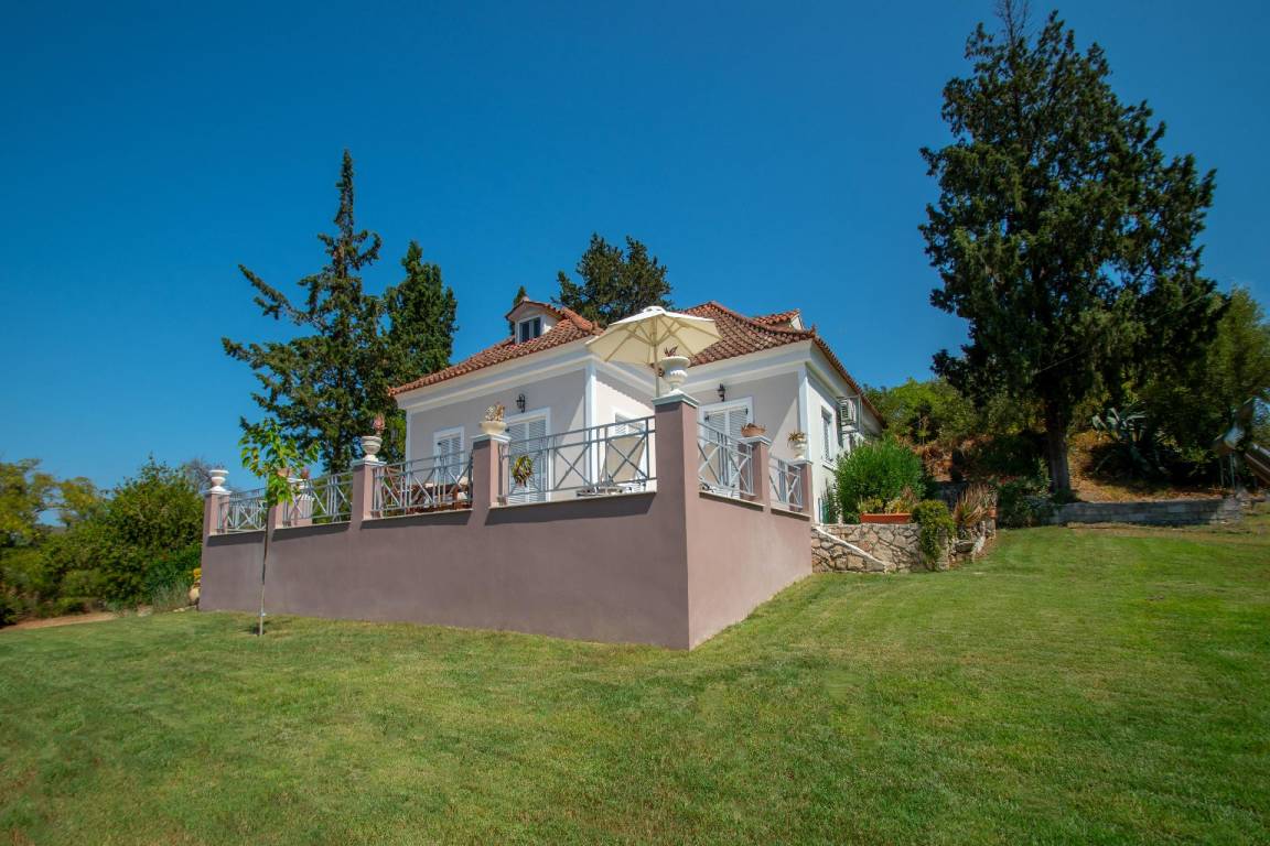 200 M² House ∙ 4 Bedrooms ∙ 11 Guests - Kalamaki