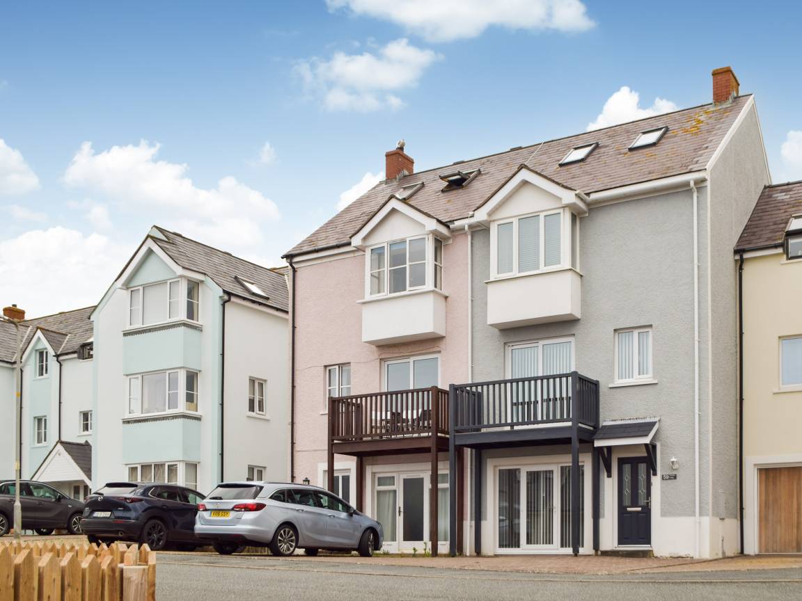 Cottage ∙ 4 Bedrooms ∙ 8 Guests - Milford Haven
