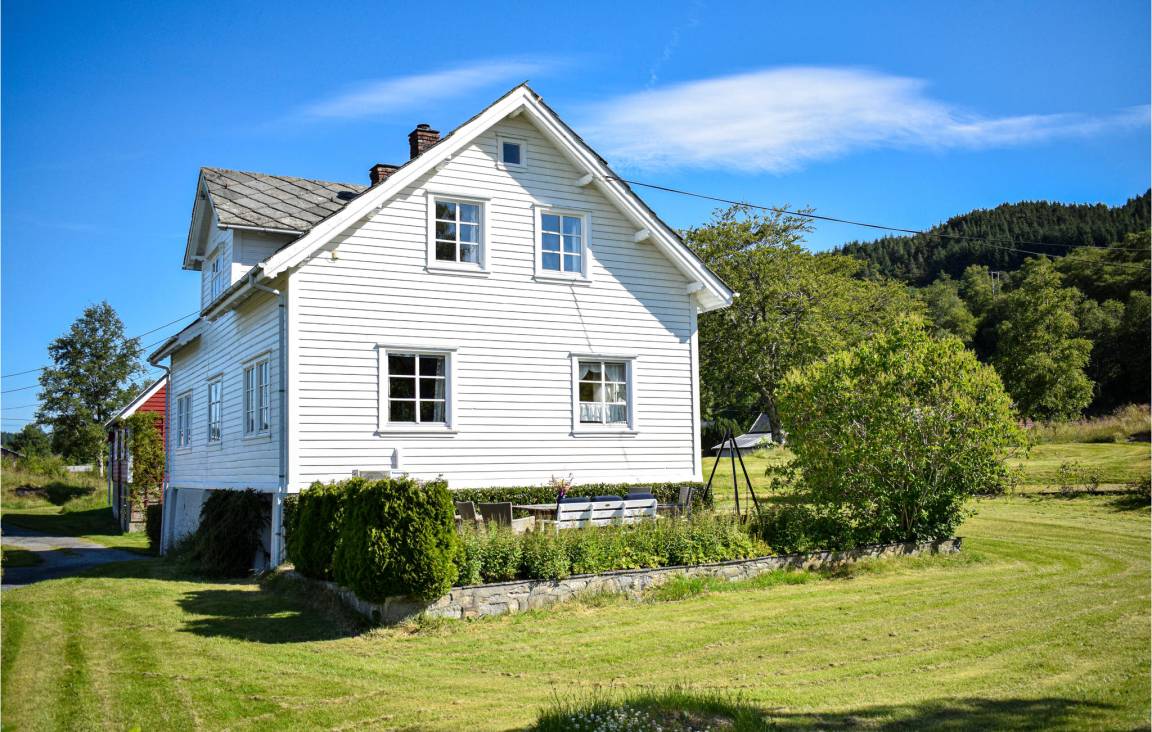 160 M² Farmhouse ∙ 5 Bedrooms ∙ 8 Guests - Fitjar