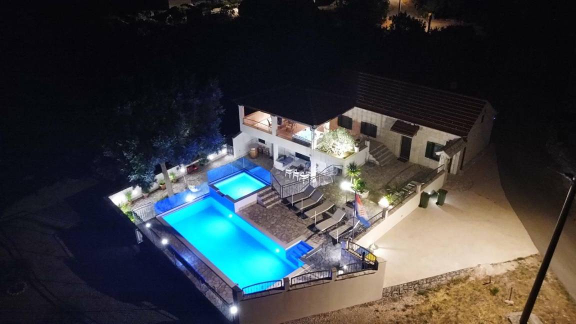 148 M² Ferienhaus ∙ 2 Schlafzimmer ∙ 7 Gäste - Hvar