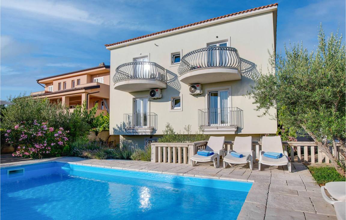 289 M² Maisonette ∙ 6 Bedrooms ∙ 16 Guests - Cres