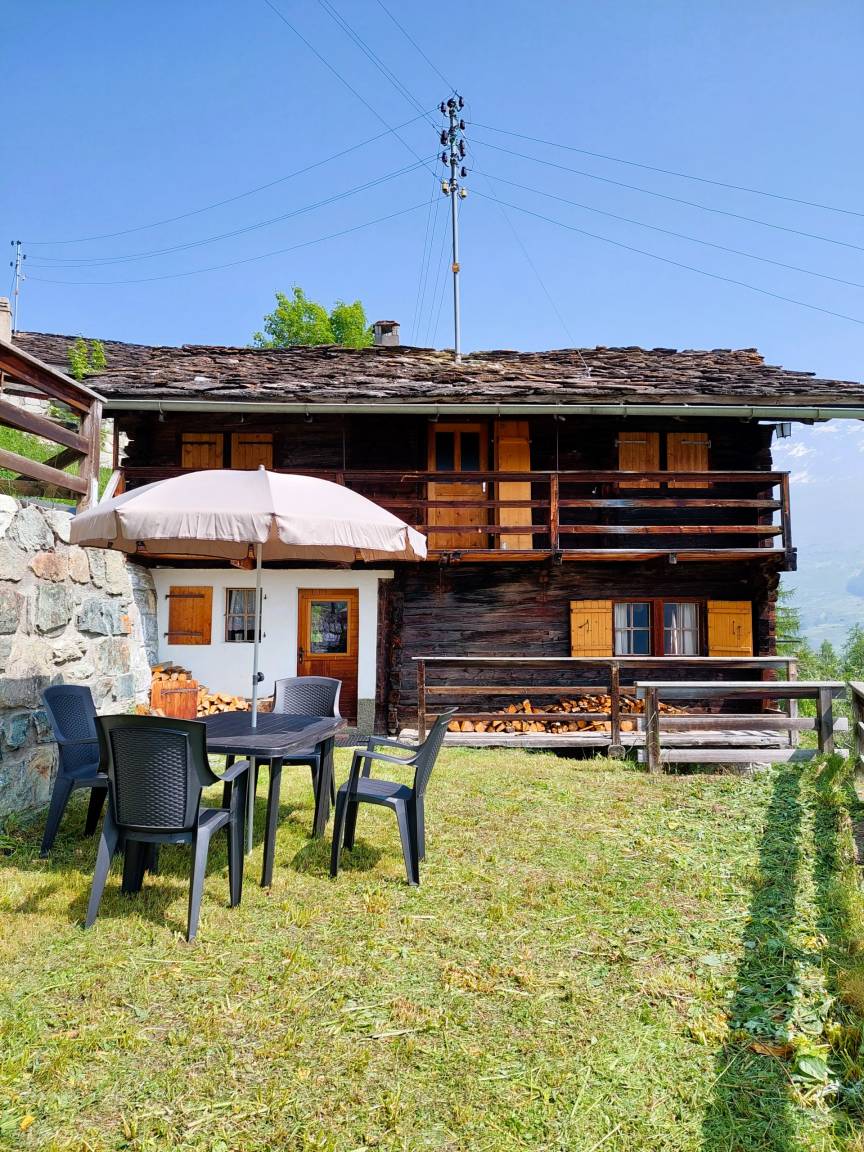 80 M² Chalet ∙ 2 Bedrooms ∙ 4 Guests - Arolla