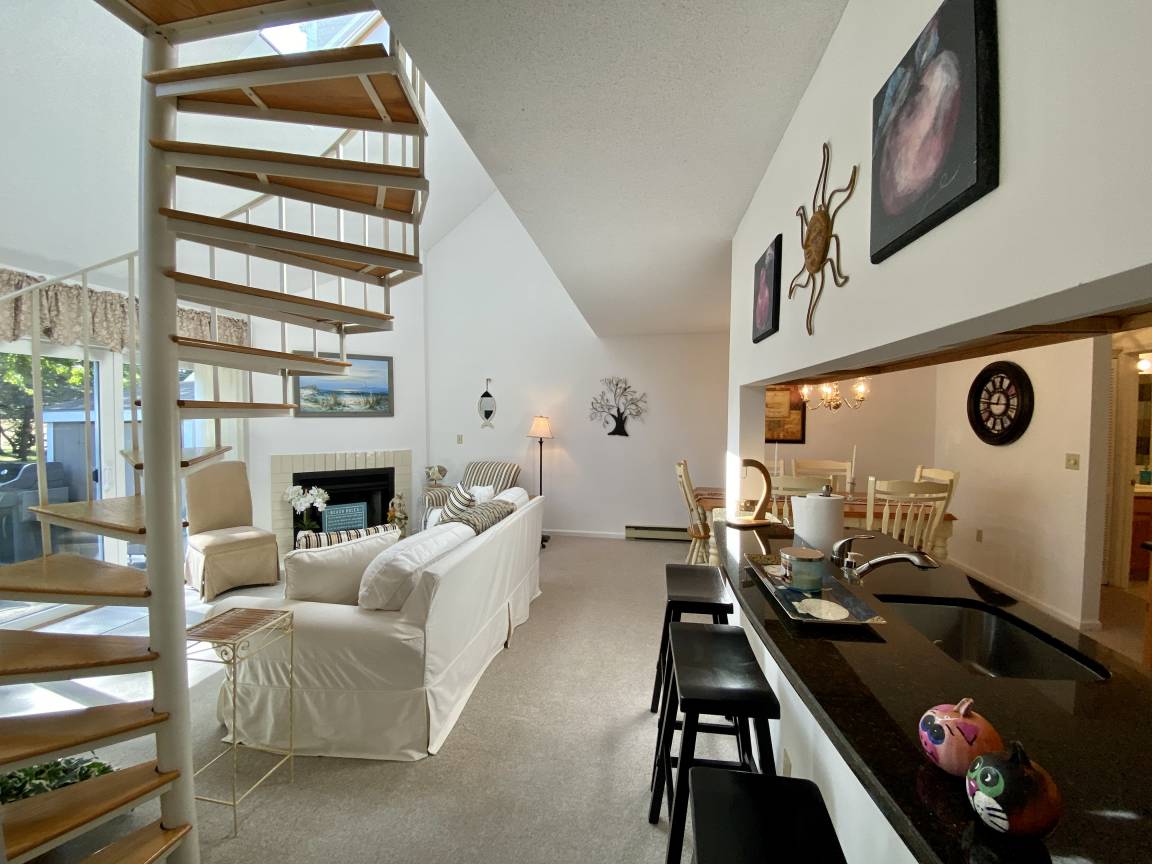 This Spacious Billington Village Condo Features Updated Kitchen And 2 Brs Plus A Loft Sleeping Area. - Brewster, MA