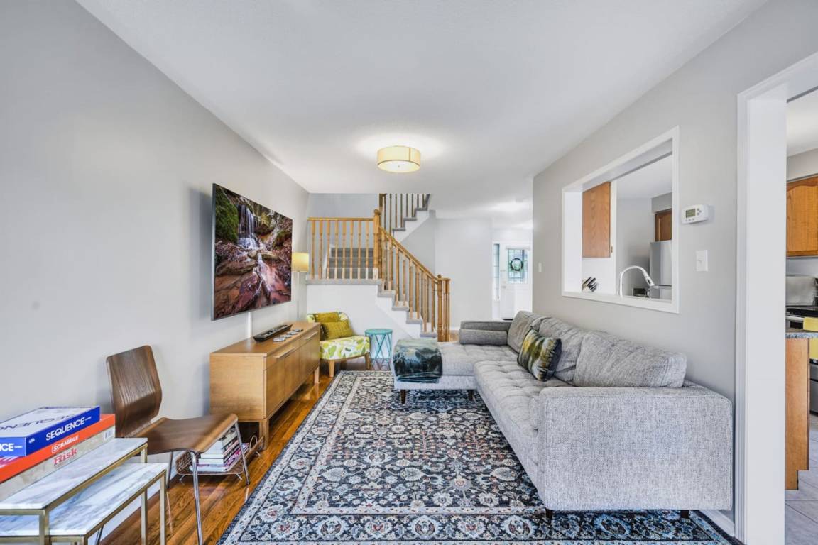 1500 M² House ∙ 3 Bedrooms ∙ 5 Guests - Oshawa