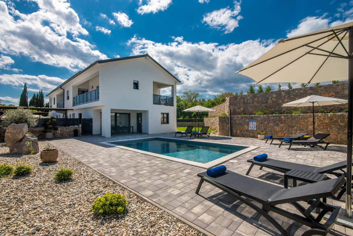 190 M² Villa ∙ 3 Bedrooms ∙ 8 Guests - Punat