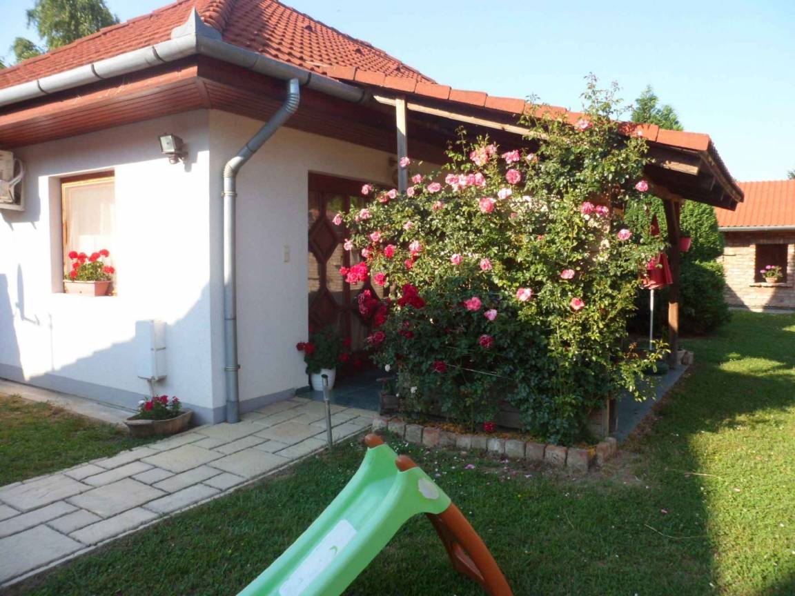 60 M² House ∙ 2 Bedrooms ∙ 5 Guests - Balatonmáriafürdő