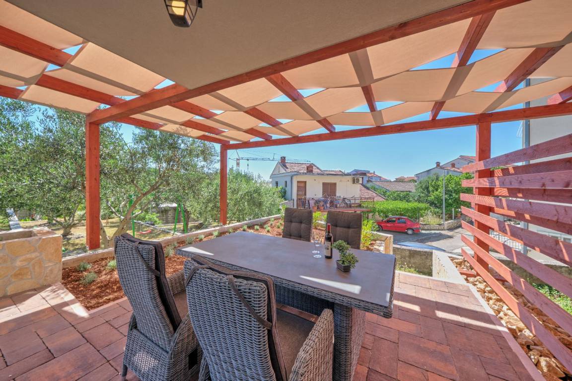 100 M² Ferienhaus ∙ 2 Schlafzimmer ∙ 6 Gäste - Okrug Gornji