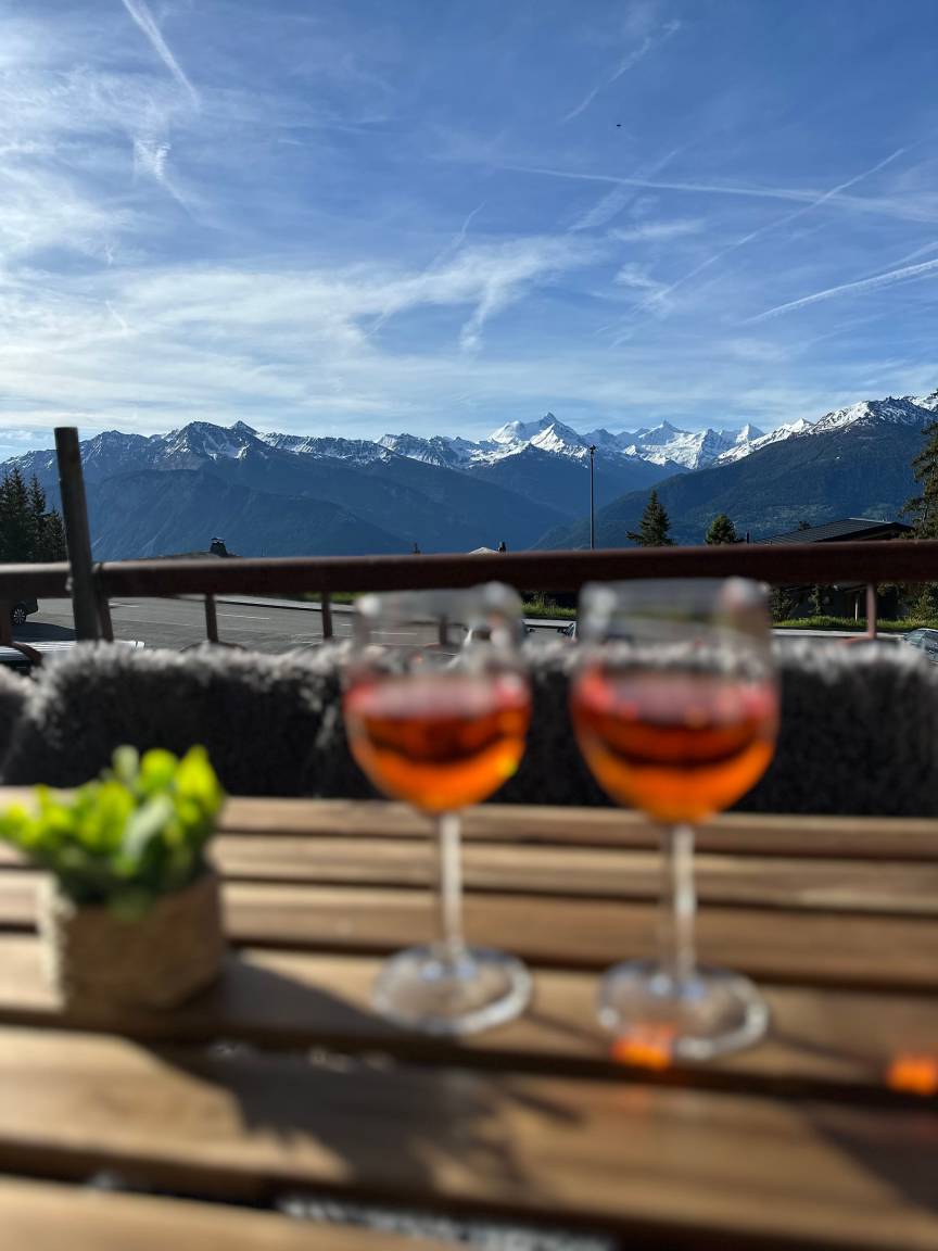 70 M² Ferienwohnung ∙ 2 Schlafzimmer ∙ 6 Gäste - Crans-Montana