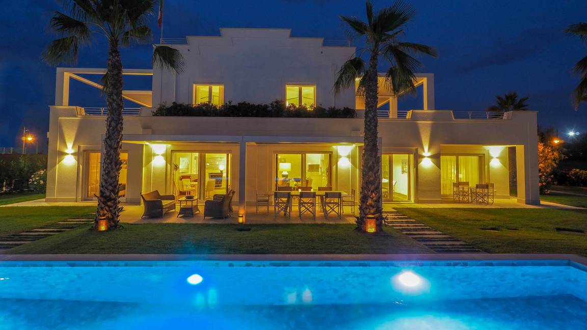 300 M² Villa ∙ 6 Chambres ∙ 12 Personnes - Cattolica