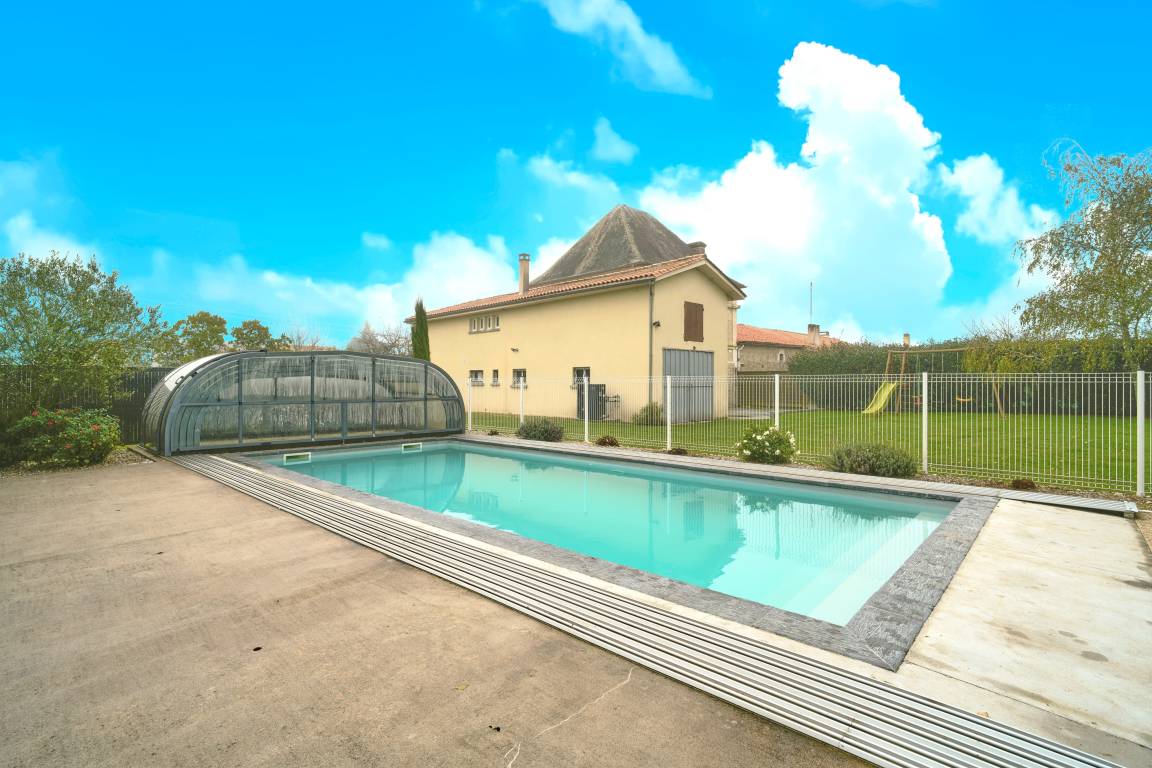 150 M² Maison De Vacances ∙ 6 Chambres ∙ 12 Personnes - Charente