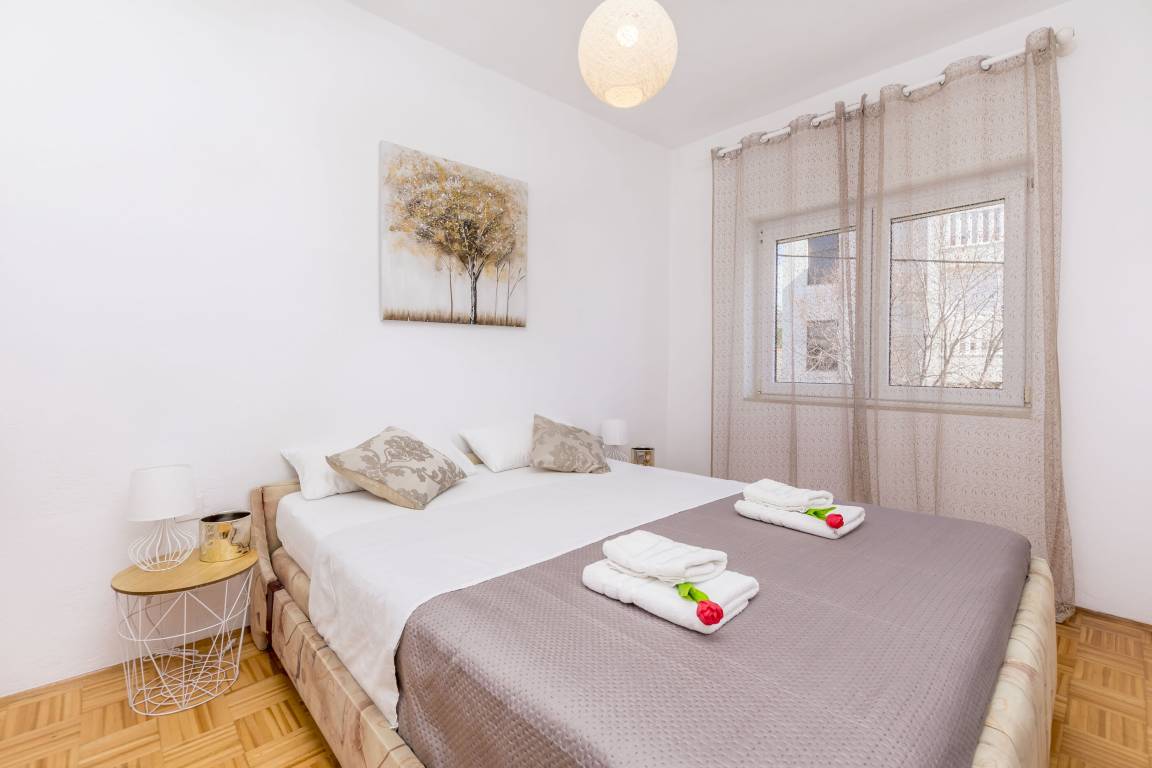 90 M² Ferienwohnung ∙ 3 Schlafzimmer ∙ 6 Gäste - Dugi Rat
