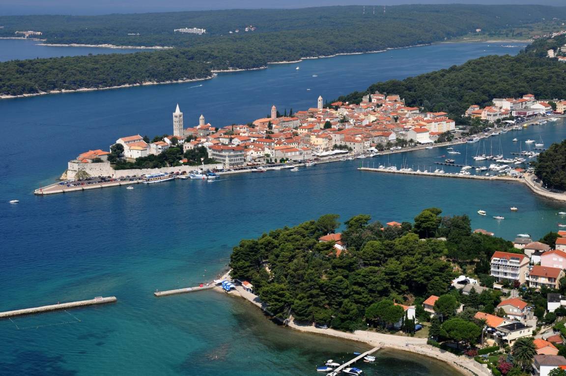 80 M² Apartment ∙ 2 Bedrooms ∙ 4 Guests - Rab