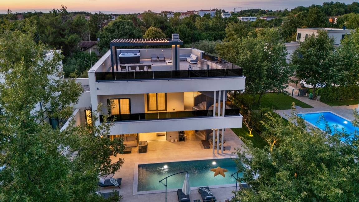 202 M² Villa ∙ 3 Bedrooms ∙ 6 Guests - Novigrad