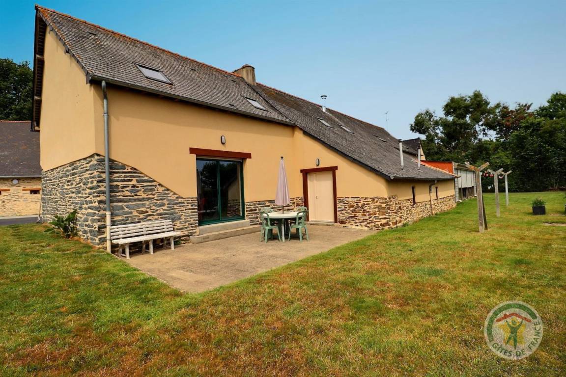 86 M² Gîte ∙ 2 Chambres ∙ 4 Personnes - Châteaubourg