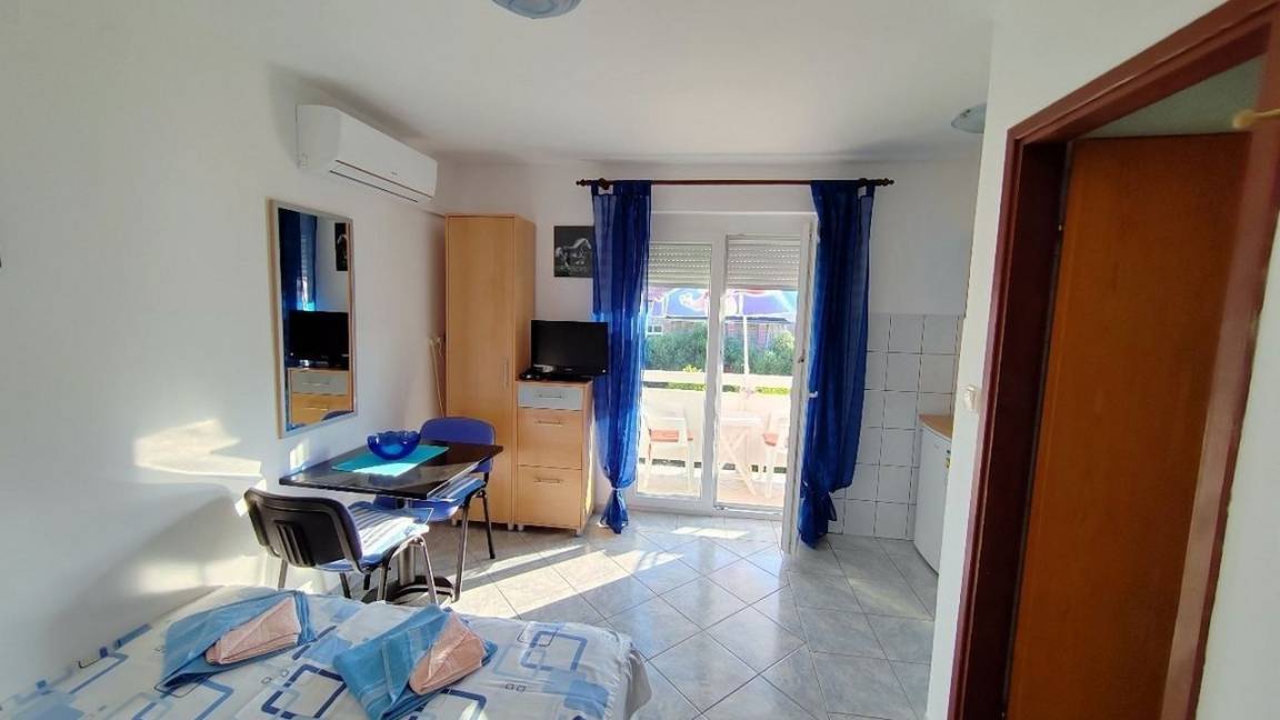 16 M² Hotel ∙ 1 Habitación ∙ 2 Huéspedes - Rab