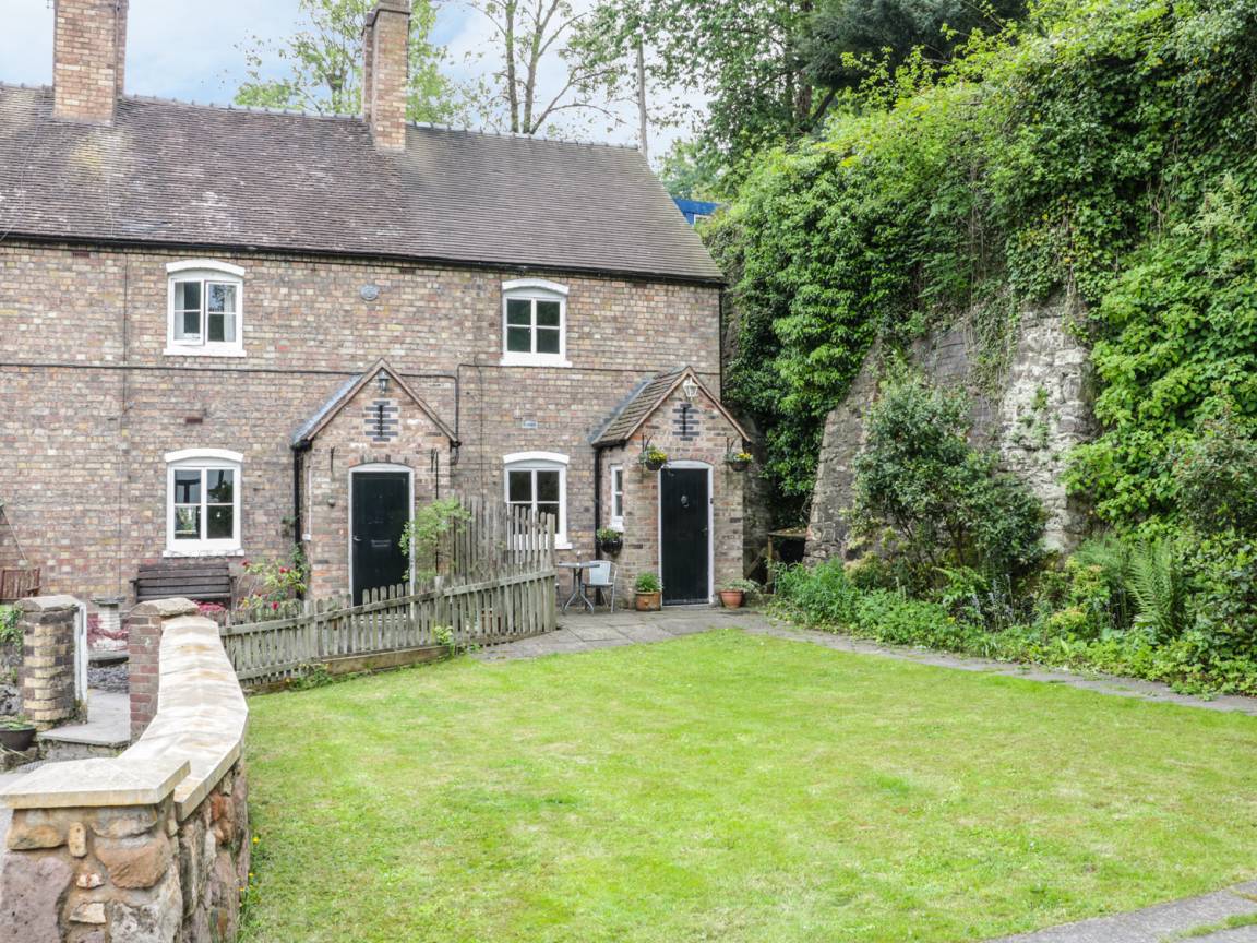 Cottage ∙ 2 Bedrooms ∙ 4 Guests - Telford