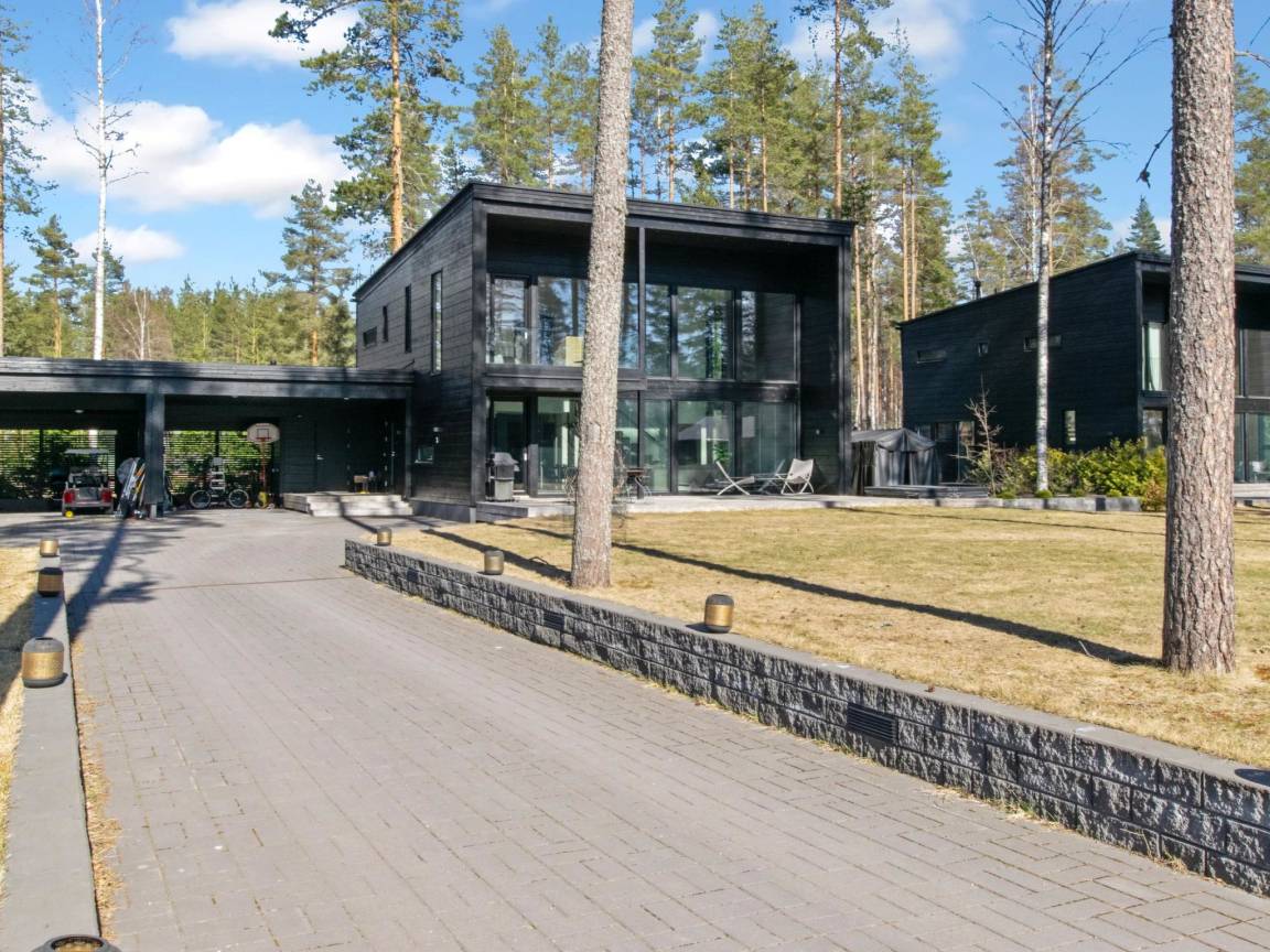 185 M² Talo ∙ 4 Makuuhuonetta ∙ 8 Vierasta - Vierumäki